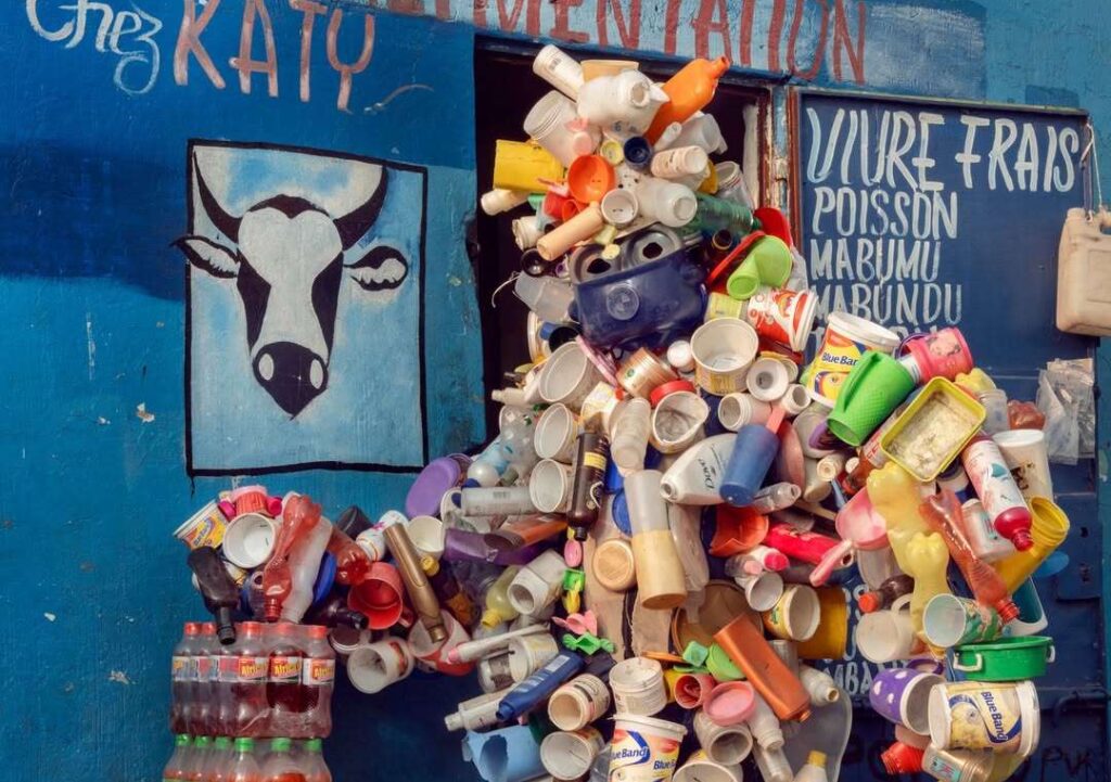 Turning Waste into Wearable Protest in Kinshasa - Between 10and5
